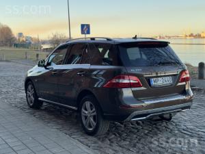 Brūns Mercedes-Benz ML 350 2013 Rīga, ar dzinēja tilpumu 3.00 L un nobraukumu 211 tūkst. km par 16500 €, foto 3 vietnē AUTOMOTO.COM.LV