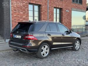 Brūns Mercedes-Benz ML 350 2013 Rīga, ar dzinēja tilpumu 3.00 L un nobraukumu 211 tūkst. km par 16500 €, foto 5 vietnē AUTOMOTO.COM.LV