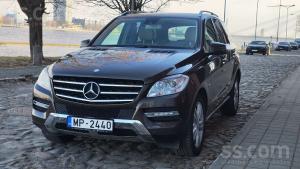 Brūns Mercedes-Benz ML 350 2013 Rīga, ar dzinēja tilpumu 3.00 L un nobraukumu 211 tūkst. km par 16500 €, foto 16 vietnē AUTOMOTO.COM.LV