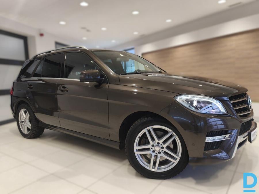 Brown Mercedes-Benz ML 350 2013 in Riga, with an engine capacity of 3.00 L and mileage of 217 thousand km for 16990 €, photo 1 on AUTOMOTO.COM.LV