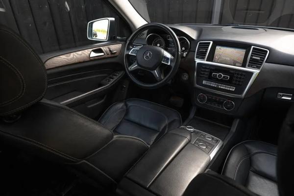Brūns Mercedes-Benz ML 350 2013 Jelgava, ar dzinēja tilpumu 3.00 L un nobraukumu 248 tūkst. km par 17200 €, foto 8 vietnē AUTOMOTO.COM.LV