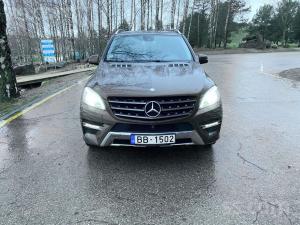 Brown Mercedes-Benz ML 350 2015 in Jekabpils, with an engine capacity of 3.00 L and mileage of 148 thousand km for 19600 €, photo 8 on AUTOMOTO.COM.LV