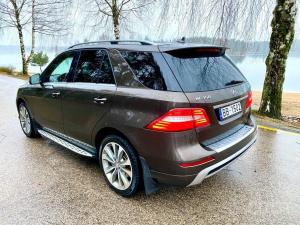 Brown Mercedes-Benz ML 350 2015 in Riga, with an engine capacity of 3.00 L and mileage of 248 thousand km for 19600 €, photo 7 on AUTOMOTO.COM.LV