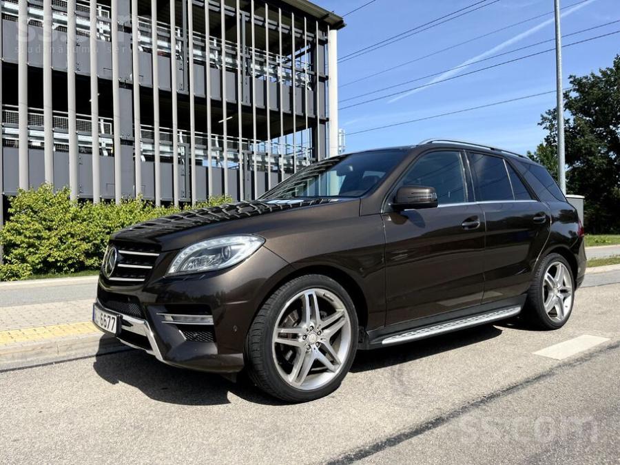 Brown Mercedes-Benz ML 350 2012 in Riga, with an engine capacity of 3.00 L and mileage of 0 thousand km for 16500 €, photo 3 on AUTOMOTO.COM.LV