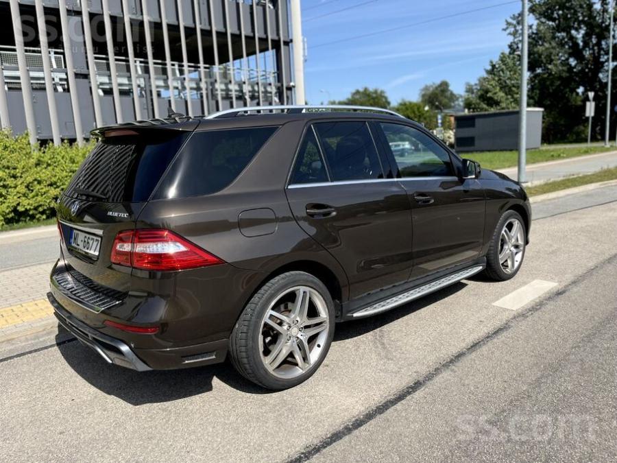 Brown Mercedes-Benz ML 350 2012 in Riga, with an engine capacity of 3.00 L and mileage of 0 thousand km for 16500 €, photo 9 on AUTOMOTO.COM.LV