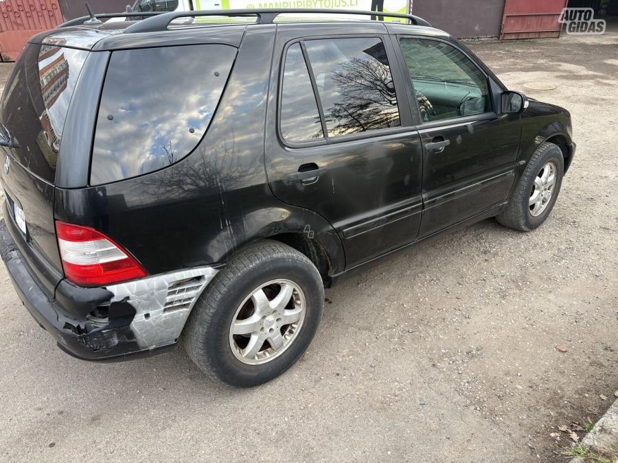 Mercedes-Benz ML 350 2004 in Vilnius, with an engine capacity of 3.70 L and mileage of 265 thousand km for 1250 €, photo 3 on AUTOMOTO.COM.LV