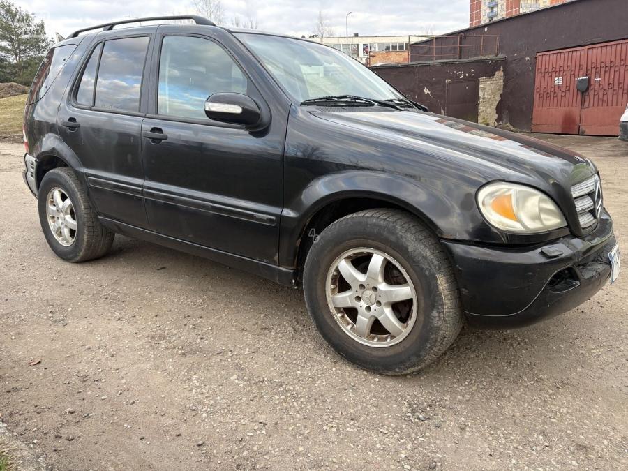 Mercedes-Benz ML 350 2004 in Vilnius, with an engine capacity of 3.70 L and mileage of 268 thousand km for 950 €, photo 8 on AUTOMOTO.COM.LV