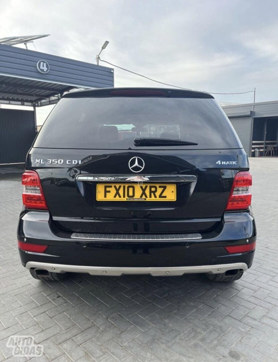 Mercedes-Benz ML 350 2010 Panevēža, ar dzinēja tilpumu 3.00 L un nobraukumu 300 tūkst. km par 4600 €, foto 5 vietnē AUTOMOTO.COM.LV
