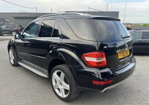 Mercedes-Benz ML 350 2010 Panevēža, ar dzinēja tilpumu 3.00 L un nobraukumu 300 tūkst. km par 4600 €, foto 6 vietnē AUTOMOTO.COM.LV
