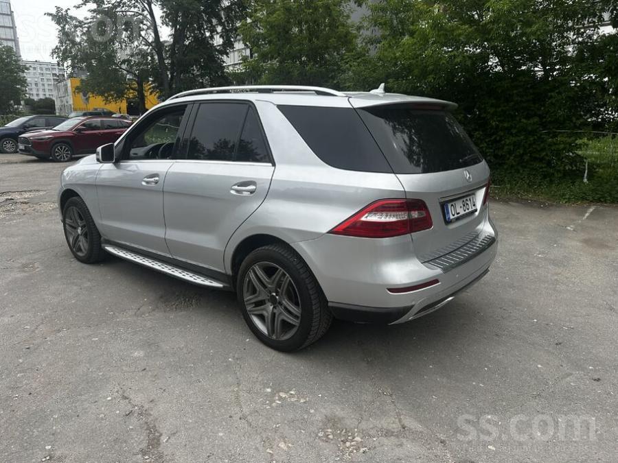 Mercedes-Benz ML 350 2012 in Riga, with an engine capacity of 3.00 L and mileage of 394 thousand km for 11300 €, photo 3 on AUTOMOTO.COM.LV