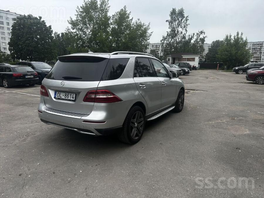 Mercedes-Benz ML 350 2012 in Riga, with an engine capacity of 3.00 L and mileage of 394 thousand km for 11300 €, photo 4 on AUTOMOTO.COM.LV