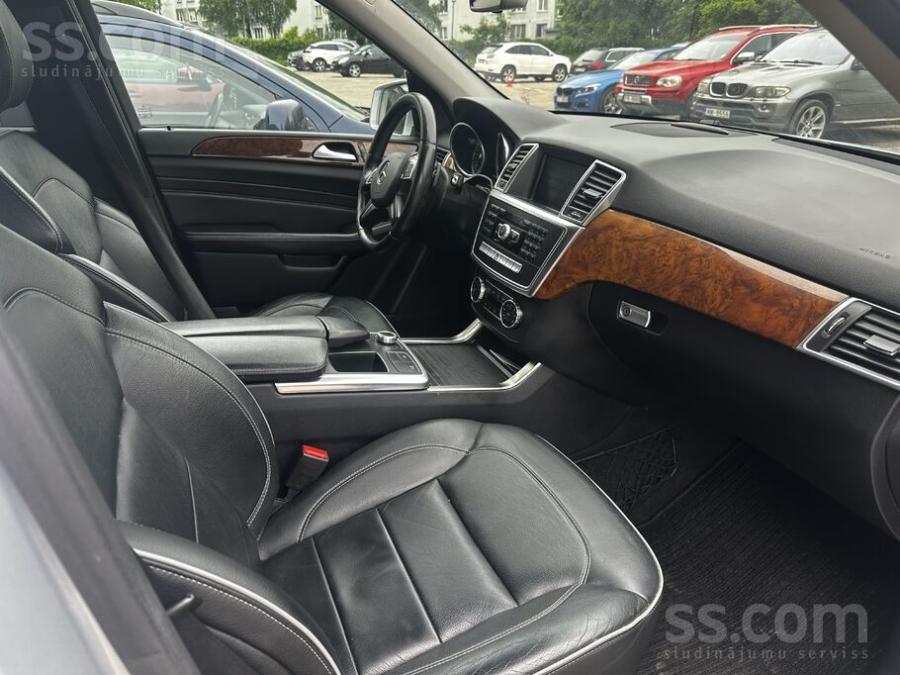 Mercedes-Benz ML 350 2012 in Riga, with an engine capacity of 3.00 L and mileage of 394 thousand km for 11300 €, photo 5 on AUTOMOTO.COM.LV