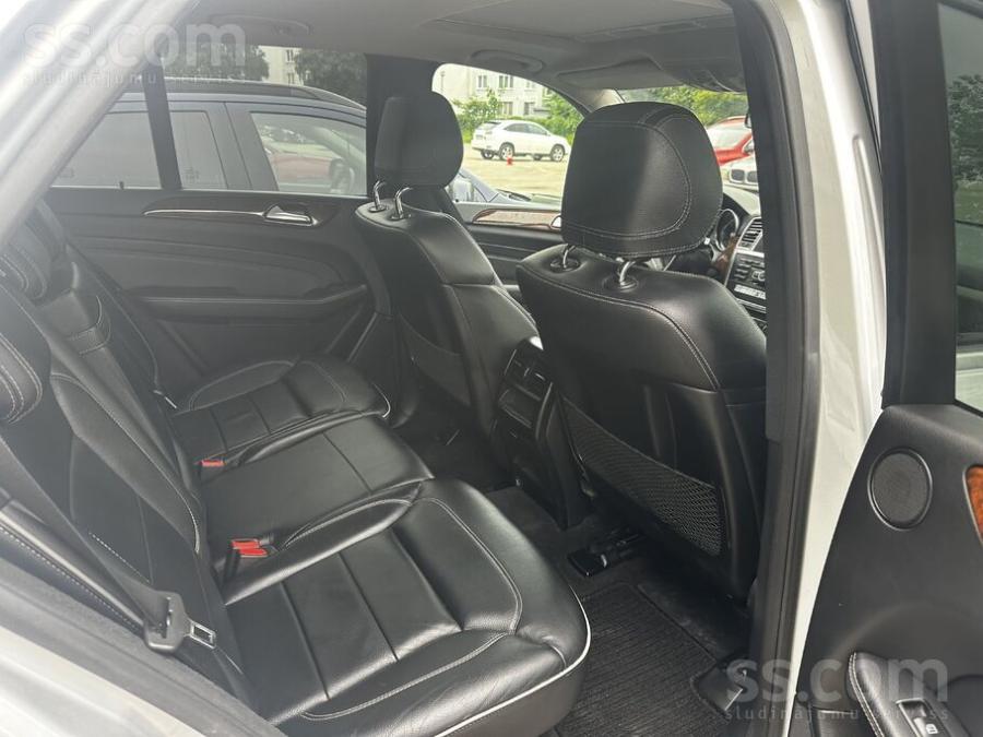 Mercedes-Benz ML 350 2012 in Riga, with an engine capacity of 3.00 L and mileage of 394 thousand km for 11300 €, photo 6 on AUTOMOTO.COM.LV