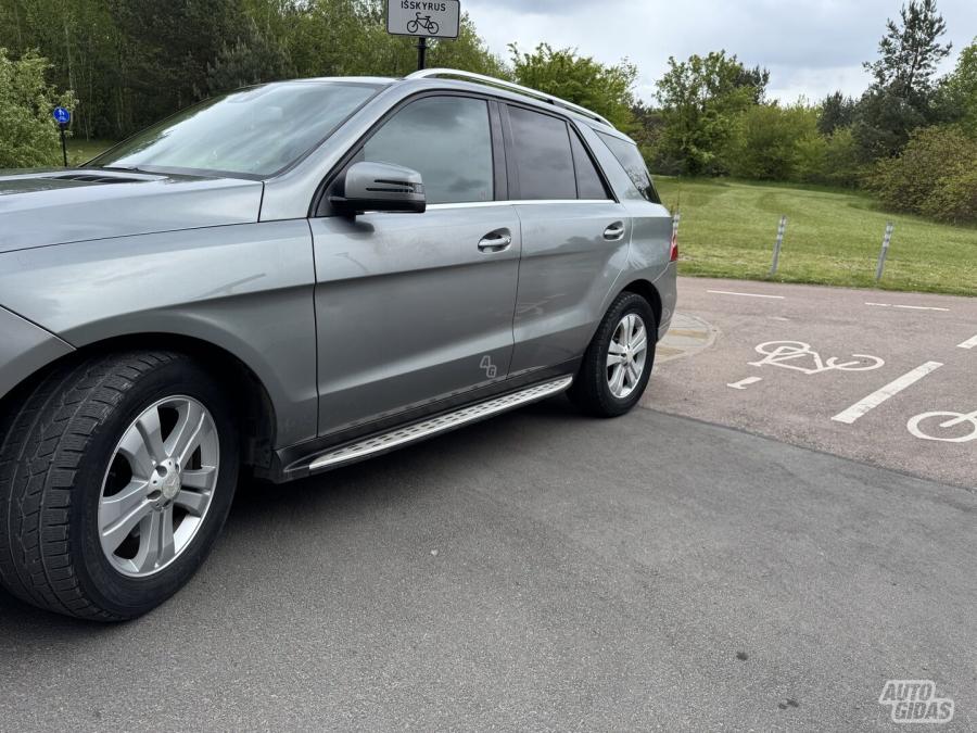 Mercedes-Benz ML 350 2013 Viļņa, ar dzinēja tilpumu 3.50 L un nobraukumu 309 tūkst. km par 12999 €, foto 4 vietnē AUTOMOTO.COM.LV