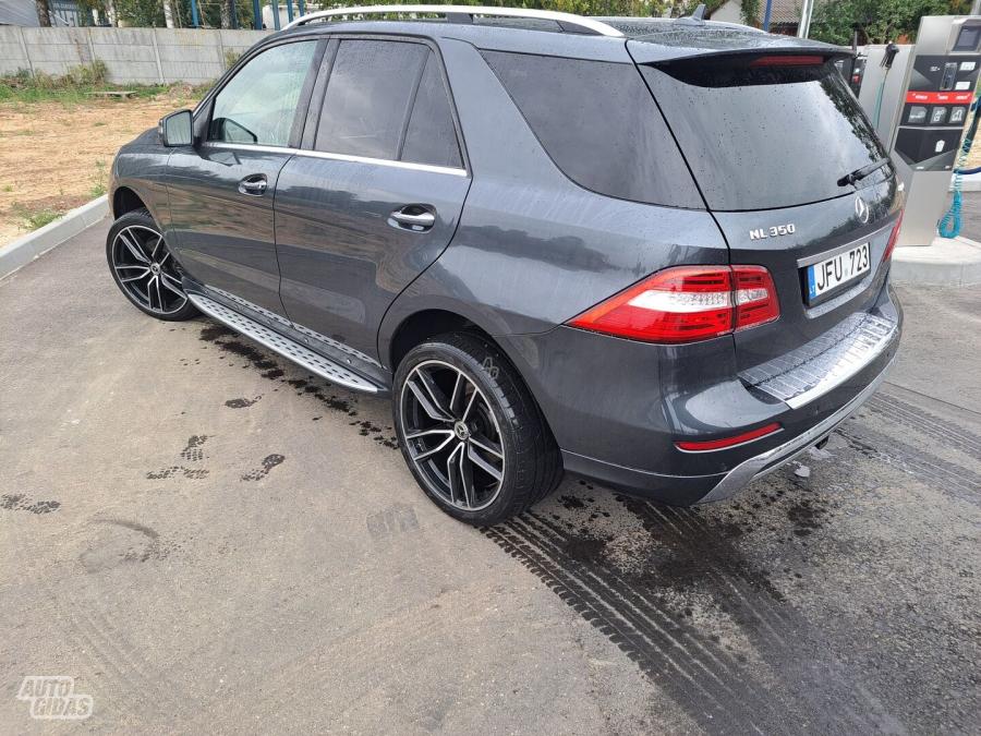 Mercedes-Benz ML 350 2013 in Panevezys, with an engine capacity of 3.50 L and mileage of 140 thousand km for 12500 €, photo 4 on AUTOMOTO.COM.LV