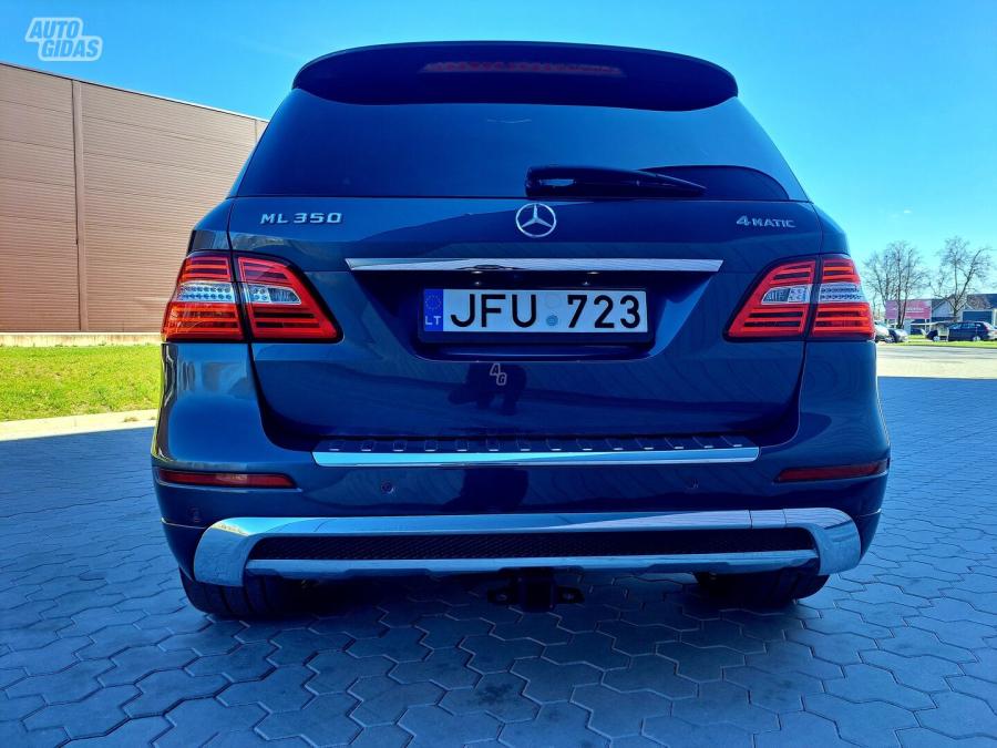 Mercedes-Benz ML 350 2013 in Panevezys, with an engine capacity of 3.50 L and mileage of 140 thousand km for 12500 €, photo 7 on AUTOMOTO.COM.LV