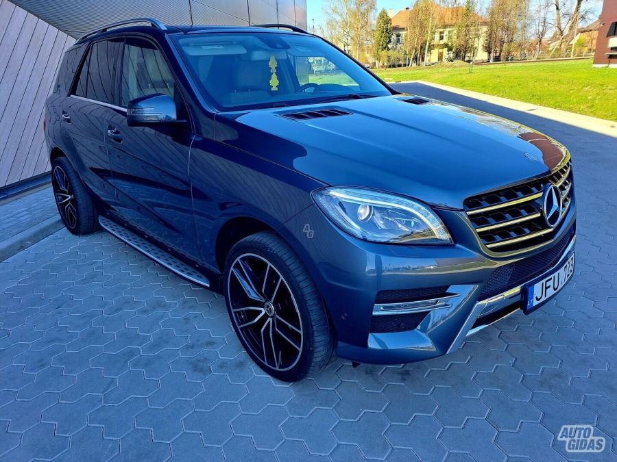 Mercedes-Benz ML 350 2013 in Panevezys, with an engine capacity of 3.50 L and mileage of 140 thousand km for 12500 €, photo 9 on AUTOMOTO.COM.LV