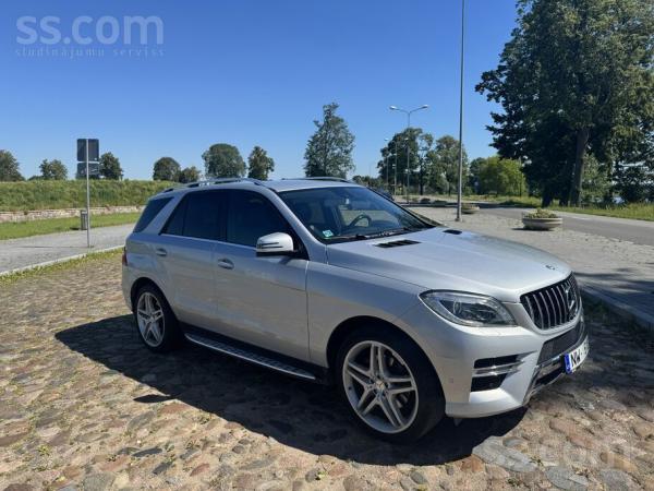 Mercedes-Benz ML 350 2014 in Daugavpils, with an engine capacity of 3.00 L and mileage of 265 thousand km for 17800 €, photo 1 on AUTOMOTO.COM.LV