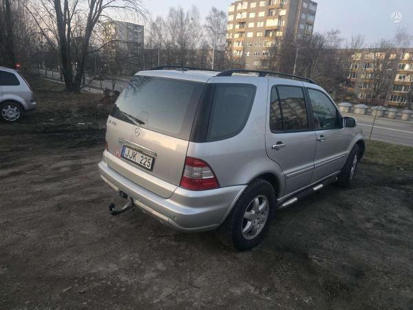 Grey Mercedes-Benz ML 350 2003 in Alytus, with an engine capacity of 3.72 L and mileage of 300 thousand km for 2999 €, photo 3 on AUTOMOTO.COM.LV