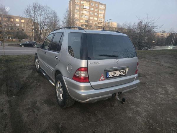 Grey Mercedes-Benz ML 350 2003 in Alytus, with an engine capacity of 3.72 L and mileage of 300 thousand km for 2999 €, photo 4 on AUTOMOTO.COM.LV