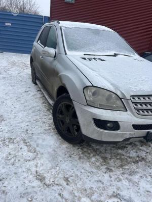 Grey Mercedes-Benz ML 350 2005 in Siauliai, with an engine capacity of 3.50 L and mileage of 38 thousand km for 3100 €, photo 3 on AUTOMOTO.COM.LV