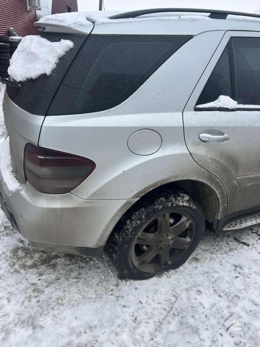 Grey Mercedes-Benz ML 350 2005 in Siauliai, with an engine capacity of 3.50 L and mileage of 38 thousand km for 3100 €, photo 4 on AUTOMOTO.COM.LV