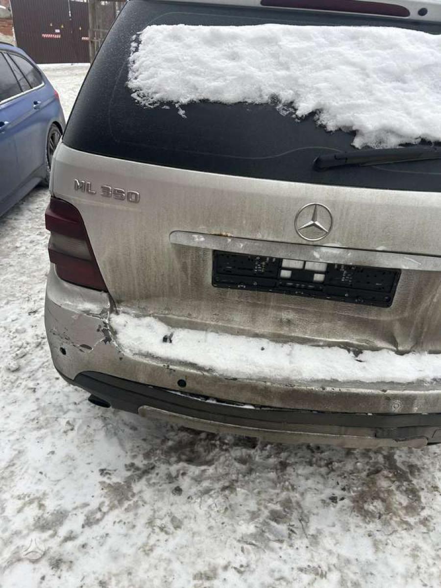 Grey Mercedes-Benz ML 350 2005 in Siauliai, with an engine capacity of 3.50 L and mileage of 38 thousand km for 3100 €, photo 8 on AUTOMOTO.COM.LV