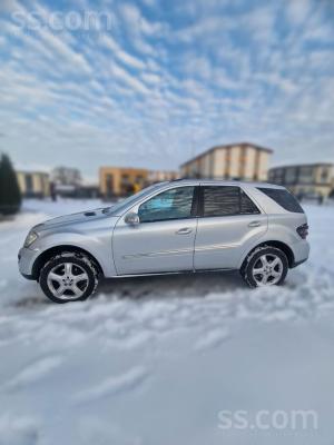 Pelēks Mercedes-Benz ML 350 2005 Rīga, ar dzinēja tilpumu 3.50 L un nobraukumu 222 tūkst. km par 4950 €, foto  vietnē AUTOMOTO.COM.LV