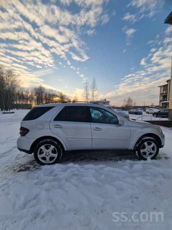 Grey Mercedes-Benz ML 350 2005 in Riga, with an engine capacity of 3.50 L and mileage of 222 thousand km for 4950 €, photo 2 on AUTOMOTO.COM.LV