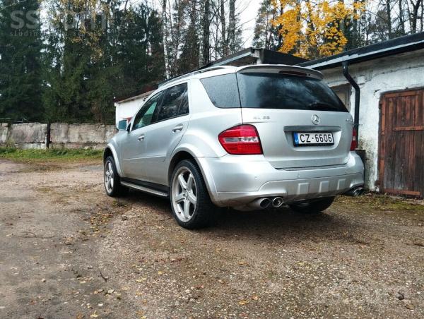 Pelēks Mercedes-Benz ML 350 2006 Rīga, ar dzinēja tilpumu 3.50 L un nobraukumu 280 tūkst. km par 4999 €, foto 2 vietnē AUTOMOTO.COM.LV