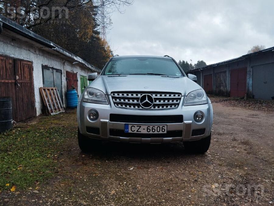 Grey Mercedes-Benz ML 350 2006 in Riga, with an engine capacity of 3.50 L and mileage of 280 thousand km for 4999 €, photo 3 on AUTOMOTO.COM.LV