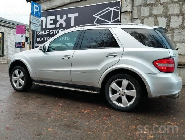 Pelēks Mercedes-Benz ML 350 2006 Rīga, ar dzinēja tilpumu 3.50 L un nobraukumu 280 tūkst. km par 4999 €, foto 5 vietnē AUTOMOTO.COM.LV