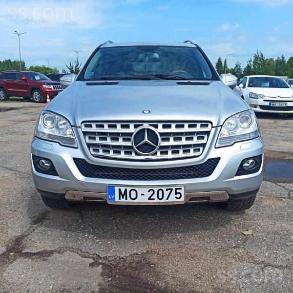 Pelēks Mercedes-Benz ML 350 2009 Daugavpils, ar dzinēja tilpumu 3.00 L un nobraukumu 0 tūkst. km par 6700 €, foto 3 vietnē AUTOMOTO.COM.LV