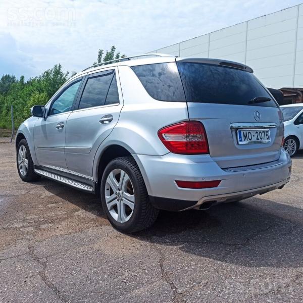 Pelēks Mercedes-Benz ML 350 2009 Daugavpils, ar dzinēja tilpumu 3.00 L un nobraukumu 0 tūkst. km par 6700 €, foto 5 vietnē AUTOMOTO.COM.LV