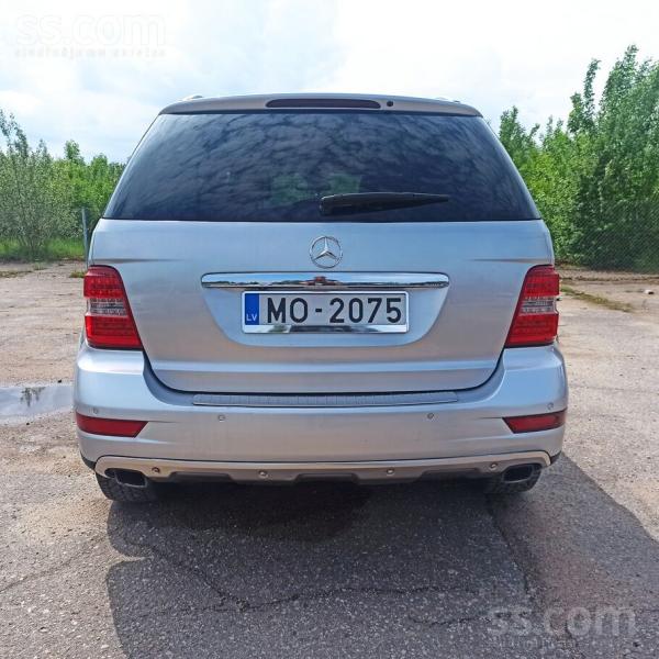 Pelēks Mercedes-Benz ML 350 2009 Daugavpils, ar dzinēja tilpumu 3.00 L un nobraukumu 0 tūkst. km par 6700 €, foto 6 vietnē AUTOMOTO.COM.LV
