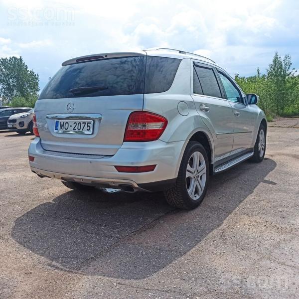 Pelēks Mercedes-Benz ML 350 2009 Daugavpils, ar dzinēja tilpumu 3.00 L un nobraukumu 0 tūkst. km par 6700 €, foto 7 vietnē AUTOMOTO.COM.LV