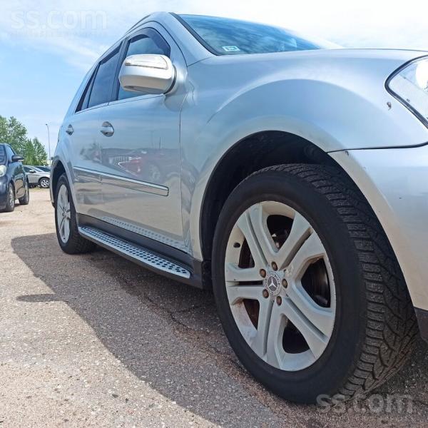 Pelēks Mercedes-Benz ML 350 2009 Daugavpils, ar dzinēja tilpumu 3.00 L un nobraukumu 0 tūkst. km par 6700 €, foto 9 vietnē AUTOMOTO.COM.LV