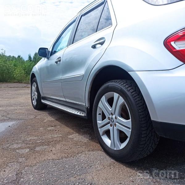 Pelēks Mercedes-Benz ML 350 2009 Daugavpils, ar dzinēja tilpumu 3.00 L un nobraukumu 0 tūkst. km par 6700 €, foto 10 vietnē AUTOMOTO.COM.LV