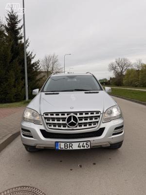 Pelēks Mercedes-Benz ML 350 2010 Viļņa, ar dzinēja tilpumu 3.50 L un nobraukumu 202 tūkst. km par 7500 €, foto  vietnē AUTOMOTO.COM.LV