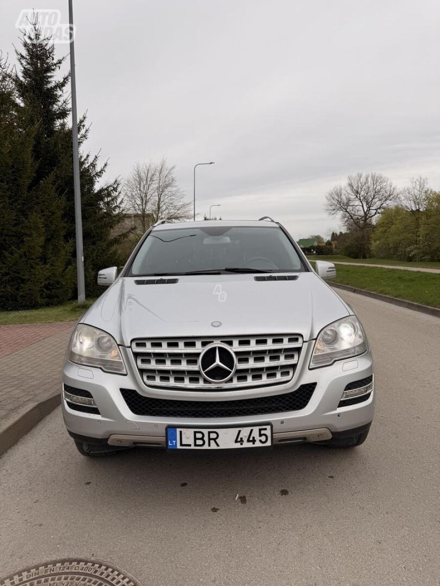 Pelēks Mercedes-Benz ML 350 2010 Viļņa, ar dzinēja tilpumu 3.50 L un nobraukumu 202 tūkst. km par 7500 €, foto 1 vietnē AUTOMOTO.COM.LV