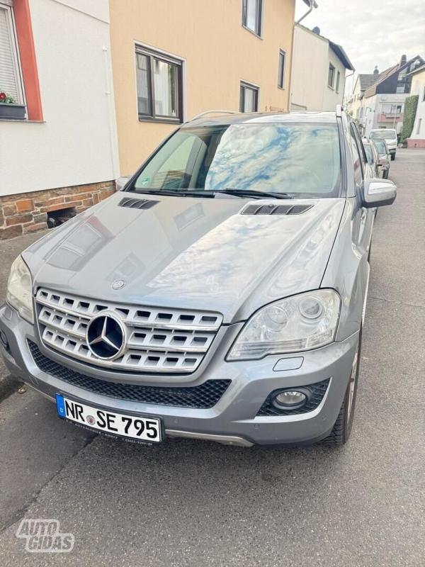 Pelēks Mercedes-Benz ML 350 2010 Raseiniai, ar dzinēja tilpumu 3.00 L un nobraukumu 275 tūkst. km par 7150 €, foto 1 vietnē AUTOMOTO.COM.LV
