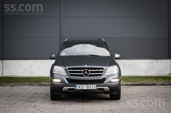 Pelēks Mercedes-Benz ML 350 2011 Rīga, ar dzinēja tilpumu 3.00 L un nobraukumu 322 tūkst. km par 9490 €, foto 2 vietnē AUTOMOTO.COM.LV