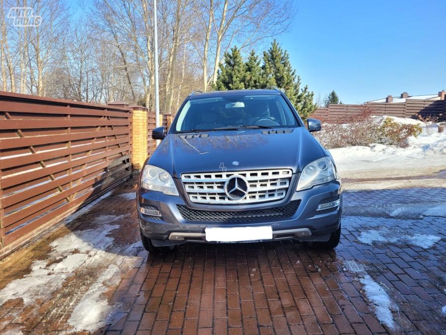 Pelēks Mercedes-Benz ML 350 2011 Viļņa, ar dzinēja tilpumu 3.00 L un nobraukumu 216 tūkst. km par 8650 €, foto 1 vietnē AUTOMOTO.COM.LV