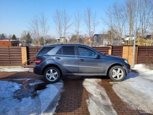 Pelēks Mercedes-Benz ML 350 2011 Viļņa, ar dzinēja tilpumu 3.00 L un nobraukumu 216 tūkst. km par 8650 €, foto 2 vietnē AUTOMOTO.COM.LV