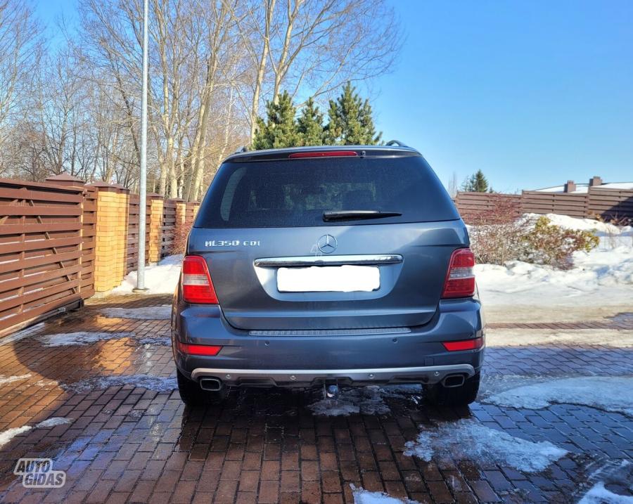 Pelēks Mercedes-Benz ML 350 2011 Viļņa, ar dzinēja tilpumu 3.00 L un nobraukumu 216 tūkst. km par 8650 €, foto 4 vietnē AUTOMOTO.COM.LV
