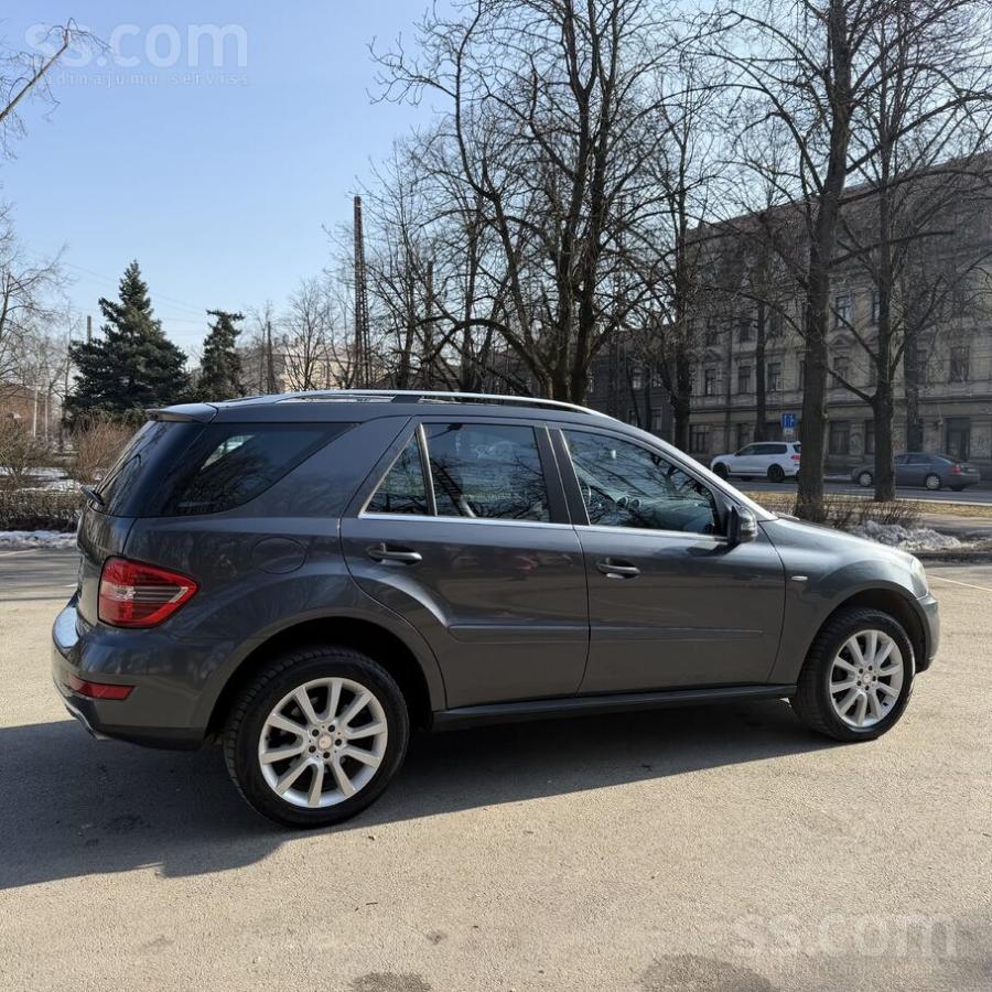 Pelēks Mercedes-Benz ML 350 2011 Rīga, ar dzinēja tilpumu 3.00 L un nobraukumu 323 tūkst. km par 7400 €, foto 3 vietnē AUTOMOTO.COM.LV