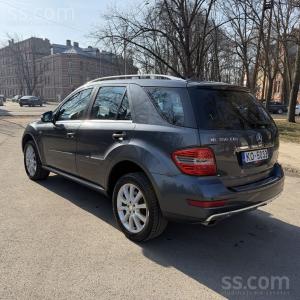 Pelēks Mercedes-Benz ML 350 2011 Rīga, ar dzinēja tilpumu 3.00 L un nobraukumu 323 tūkst. km par 7400 €, foto 4 vietnē AUTOMOTO.COM.LV