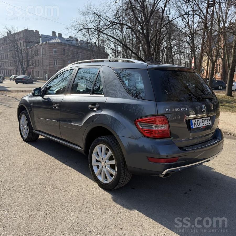 Pelēks Mercedes-Benz ML 350 2011 Rīga, ar dzinēja tilpumu 3.00 L un nobraukumu 323 tūkst. km par 7400 €, foto 4 vietnē AUTOMOTO.COM.LV