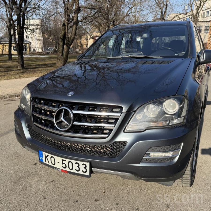 Pelēks Mercedes-Benz ML 350 2011 Rīga, ar dzinēja tilpumu 3.00 L un nobraukumu 323 tūkst. km par 7400 €, foto 5 vietnē AUTOMOTO.COM.LV