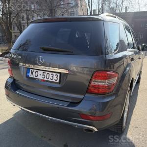 Pelēks Mercedes-Benz ML 350 2011 Rīga, ar dzinēja tilpumu 3.00 L un nobraukumu 323 tūkst. km par 7400 €, foto 6 vietnē AUTOMOTO.COM.LV